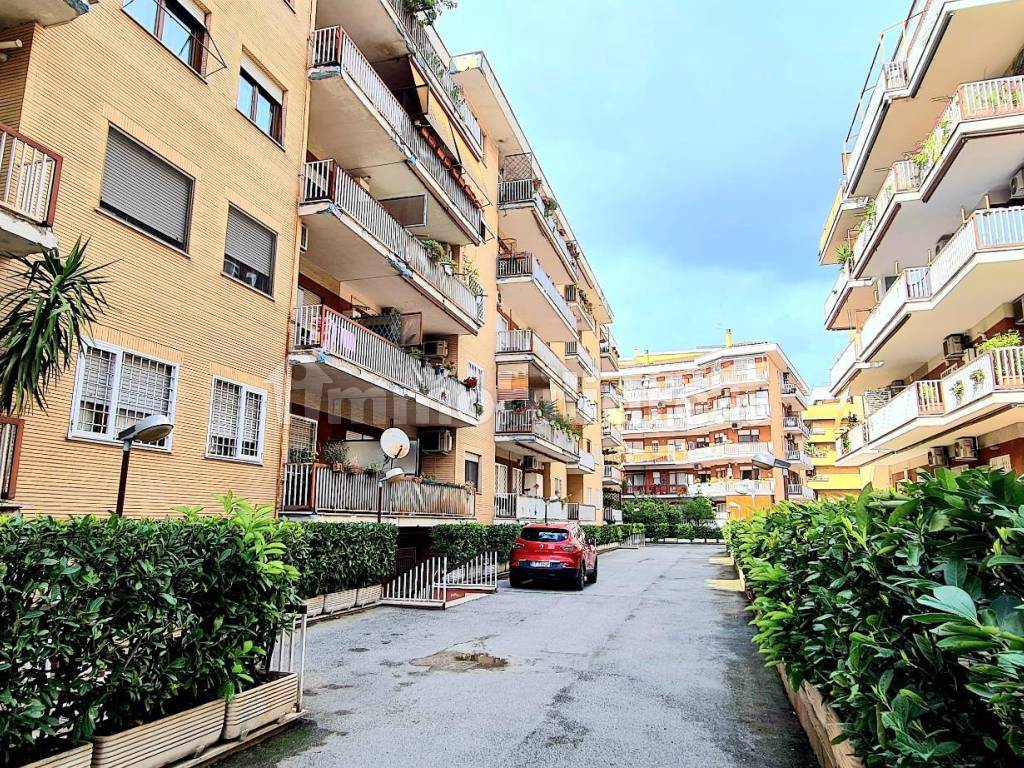 Vendita Appartamento Roma. Bilocale in via Val Maggia. Buono stato ...