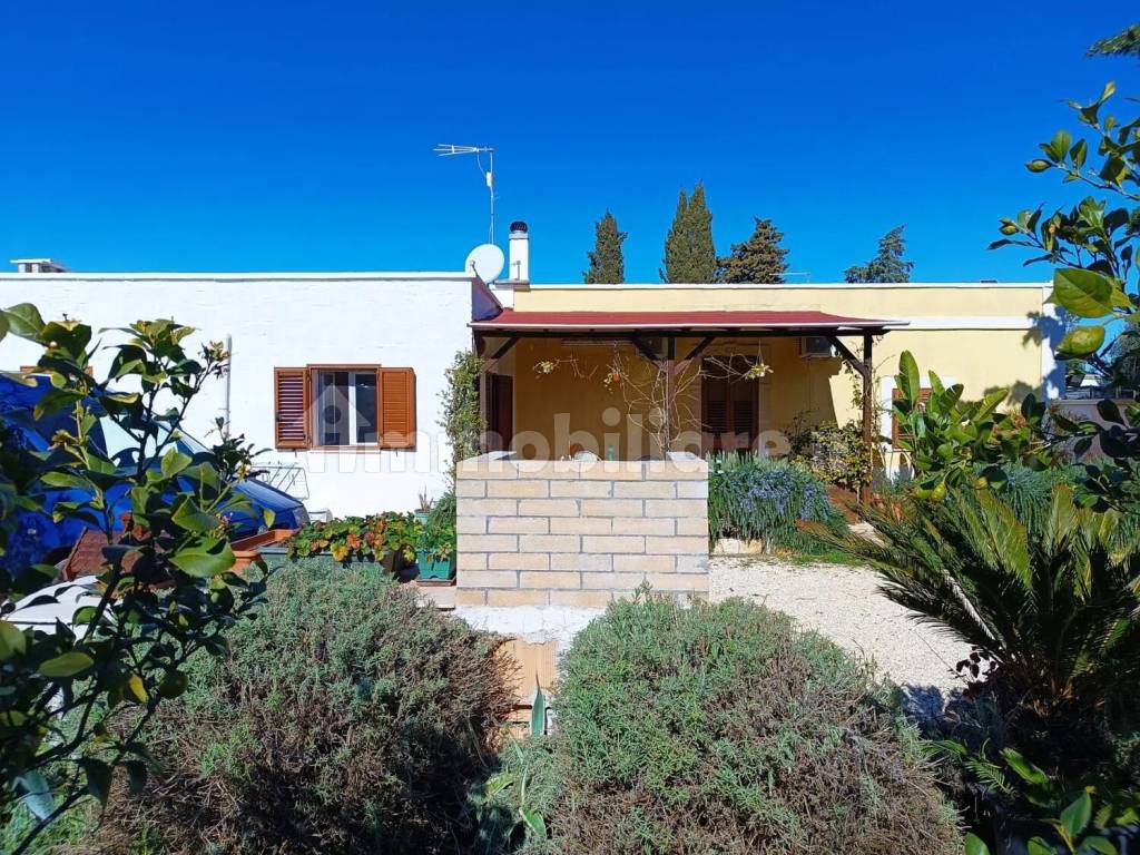 Vendita Villa unifamiliare in Contrada Mastrofrancesco San C. Ostuni. Buono stato, con terrazza ...