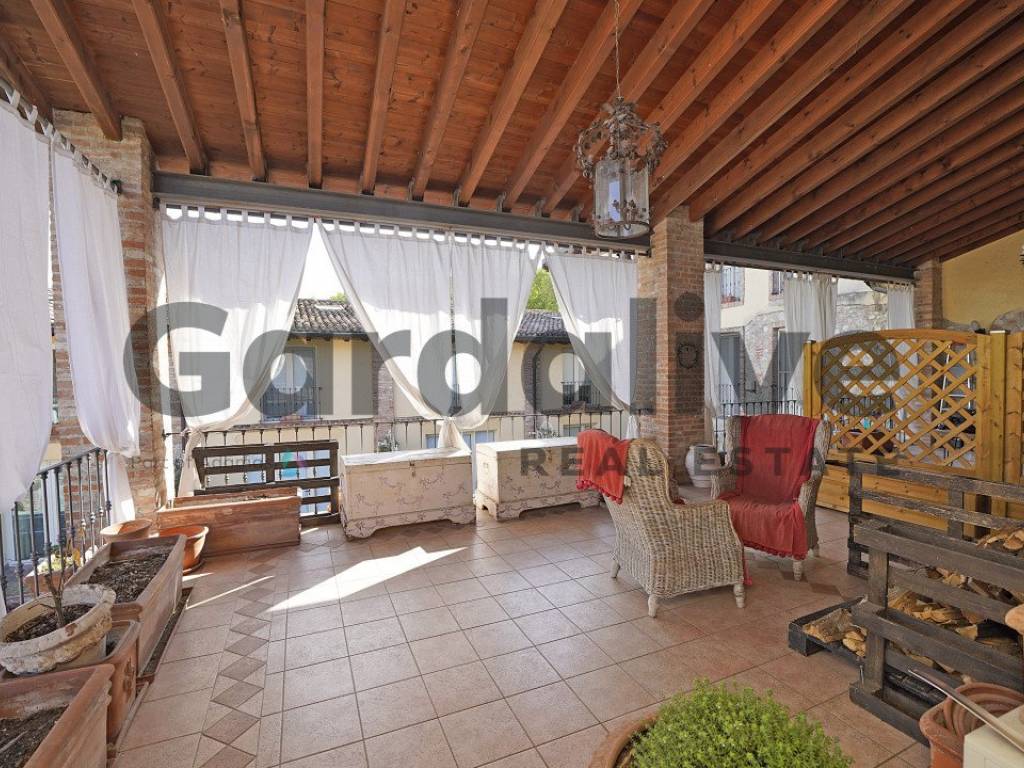 Vendita Appartamento Lonato del Garda. Quadrilocale in via Bariselli 7. Buono stato, su più ...