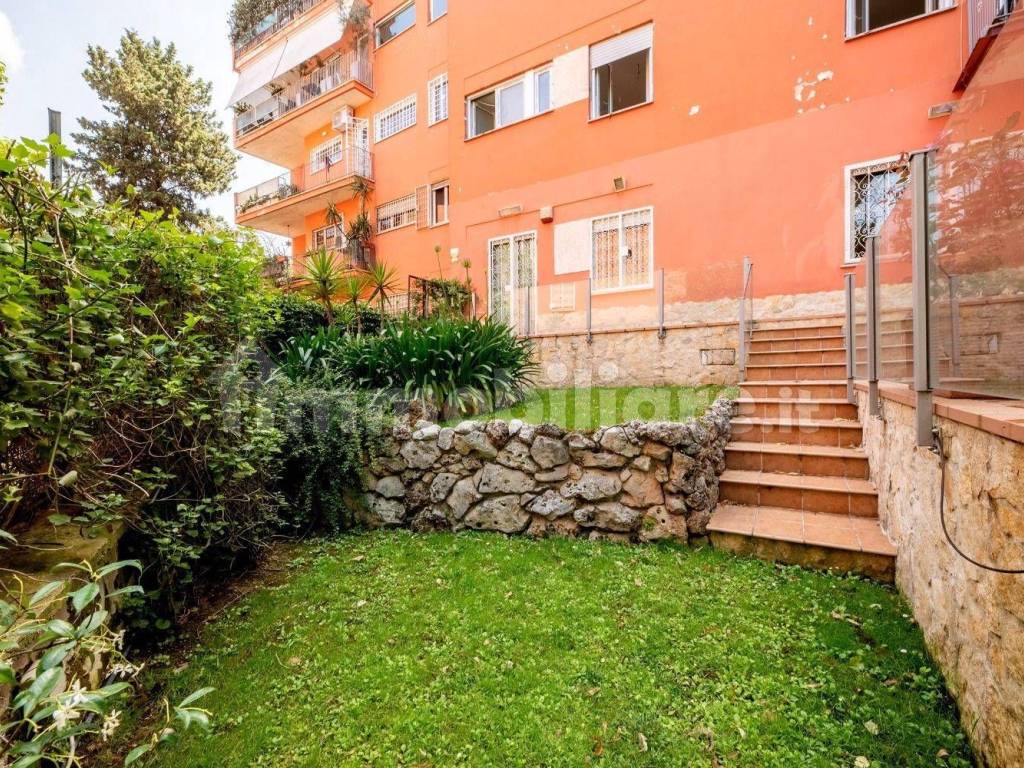 Vendita Appartamento in via Agostino Bassi. Roma. Ottimo stato, piano ...