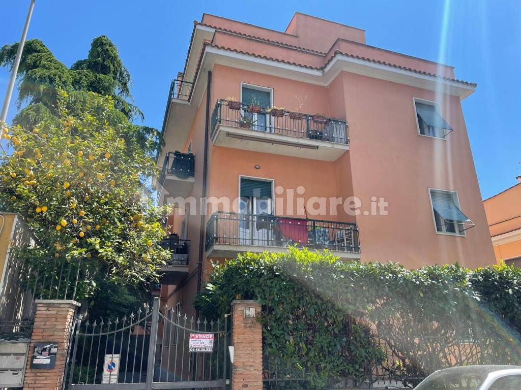 Vendita Appartamento Roma. Bilocale in via del Forte Boccea 16. Da ...