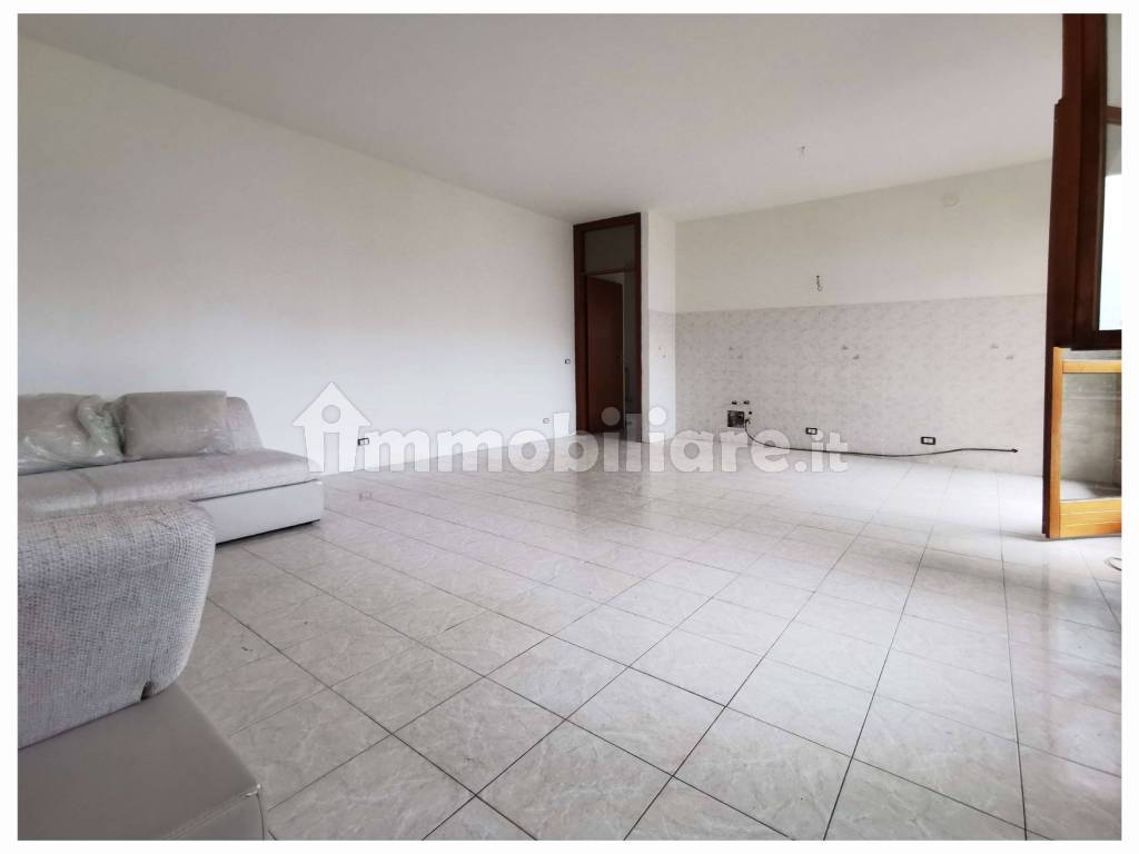 Vendita Appartamento Meina. Trilocale in via Minazza 24. Buono stato ...