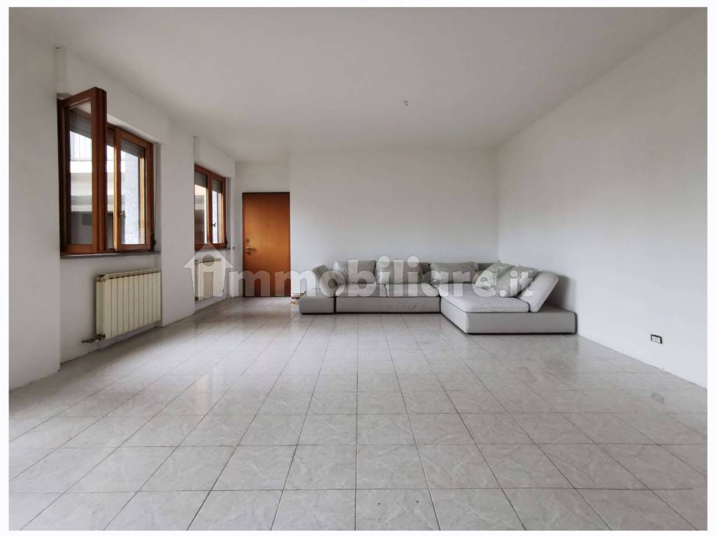 Vendita Appartamento Meina. Trilocale in via Minazza 24. Buono stato ...