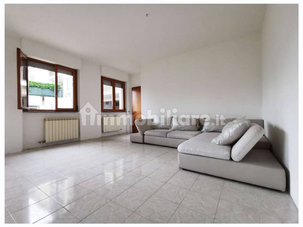 Vendita Appartamento Meina. Trilocale in via Minazza 24. Buono stato ...