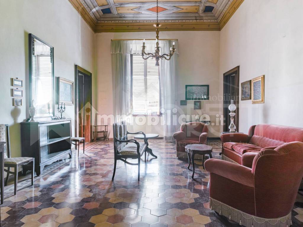 Vendita Appartamento in Scali D'Azeglio. Livorno. Da ristrutturare ...