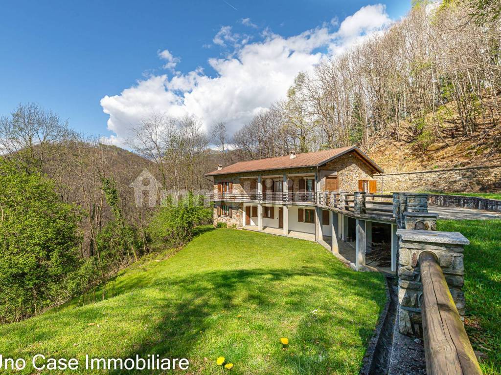 Vendita Villa unifamiliare Valchiusa. Ottimo stato, posto auto, con ...