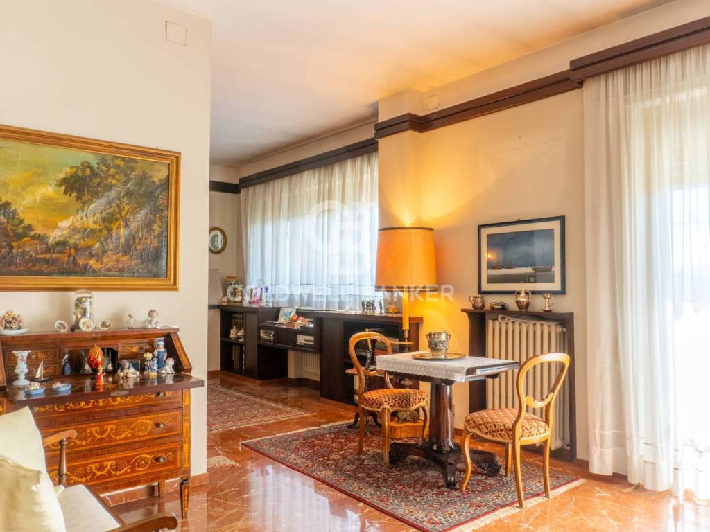 Vendita Attico in piazza Federico Di Svevia 19 Barletta. Buono stato ...