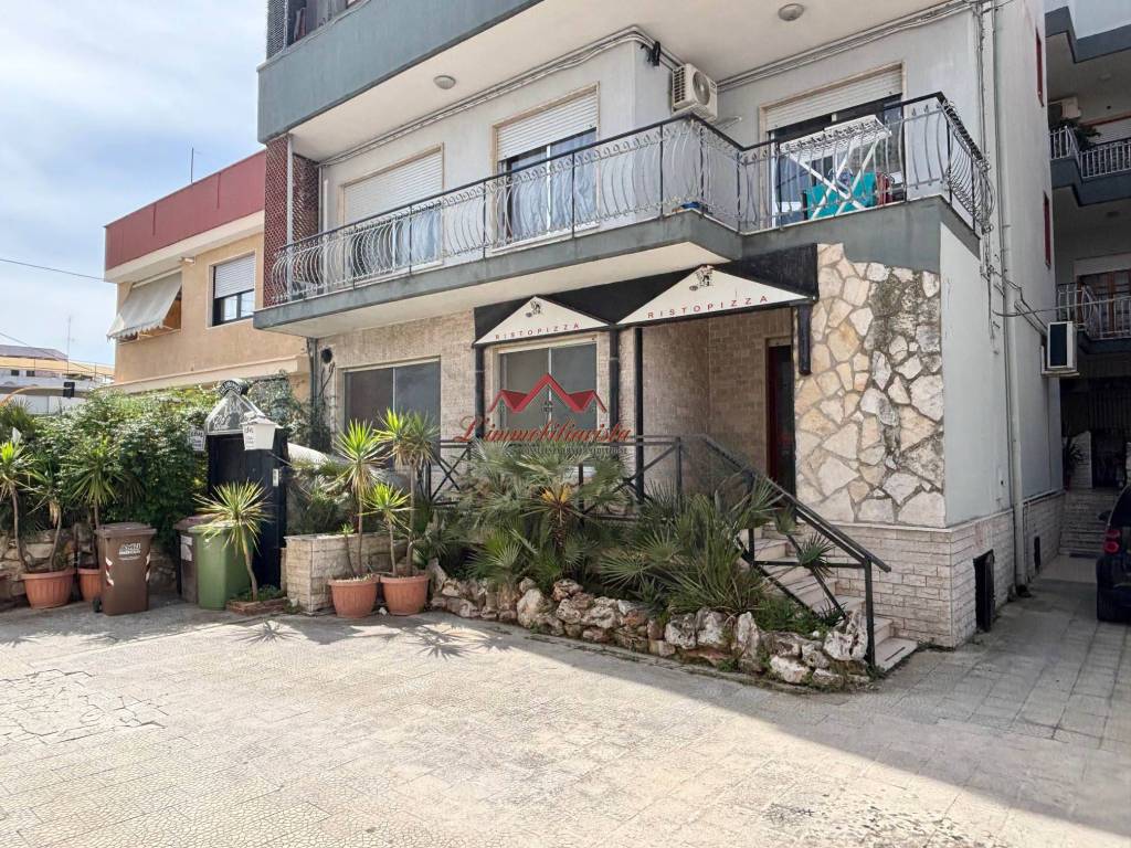 Locale commerciale via Bari, Capurso, Rif. 120284476 - Immobiliare.it