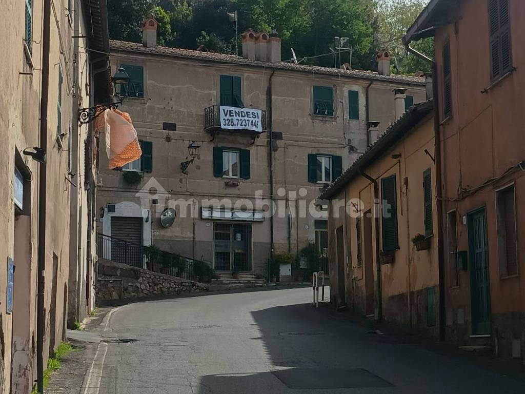 Vendita Appartamento Allumiere. Quadrilocale in via Teodolfo Mertel 23 ...