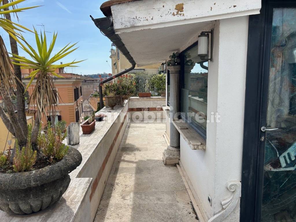Vendita Attico in via Camillo Benso di Cavour 255 Roma. Buono stato ...
