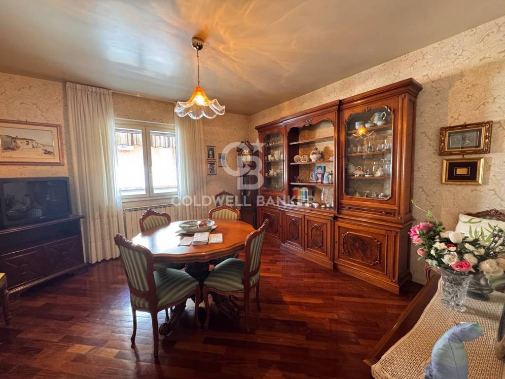 Vendita Appartamento in via Roma 30. Pomezia. Buono stato, secondo ...