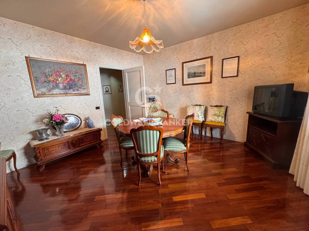 Vendita Appartamento in via Roma 30. Pomezia. Buono stato, secondo ...