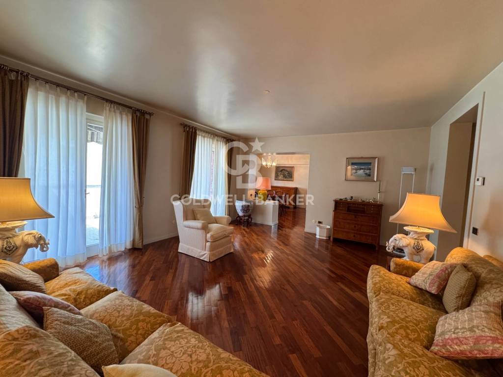 Vendita Appartamento in via Roma 30. Pomezia. Buono stato, secondo ...