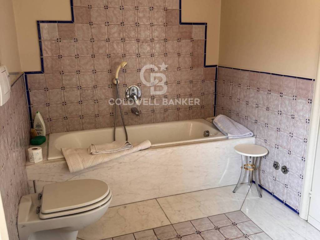 Vendita Appartamento in via Roma 30. Pomezia. Buono stato, secondo ...