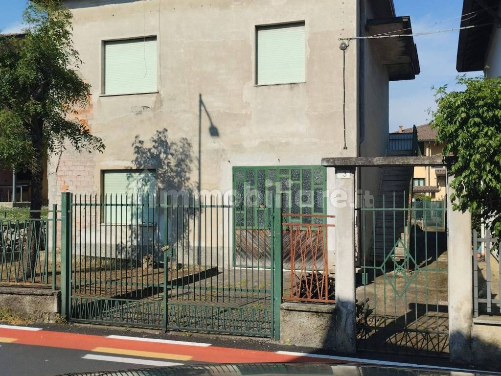 Vendita Villa unifamiliare Caravaggio. Con balcone, 140 m², rif. 120325122