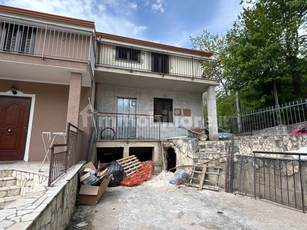 Vendita Villa a schiera in via Gaudi 50 Monteforte Irpino. Con terrazza ...