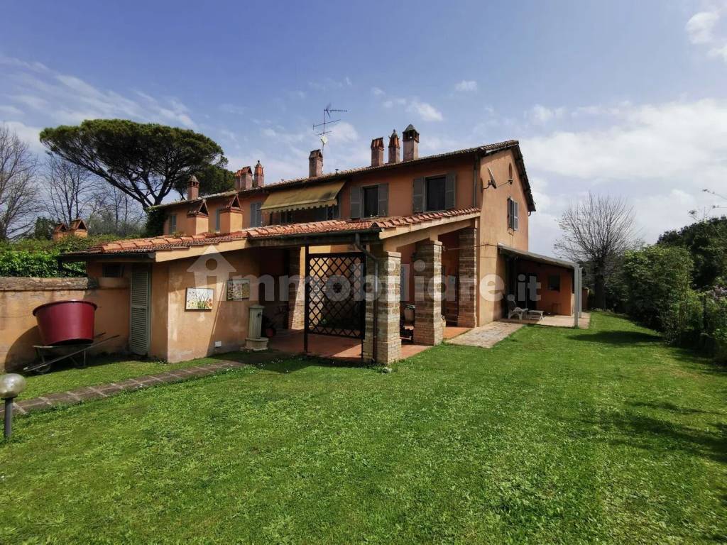 Vendita Villa unifamiliare in via Tiberina San C. Capena. Buono stato ...