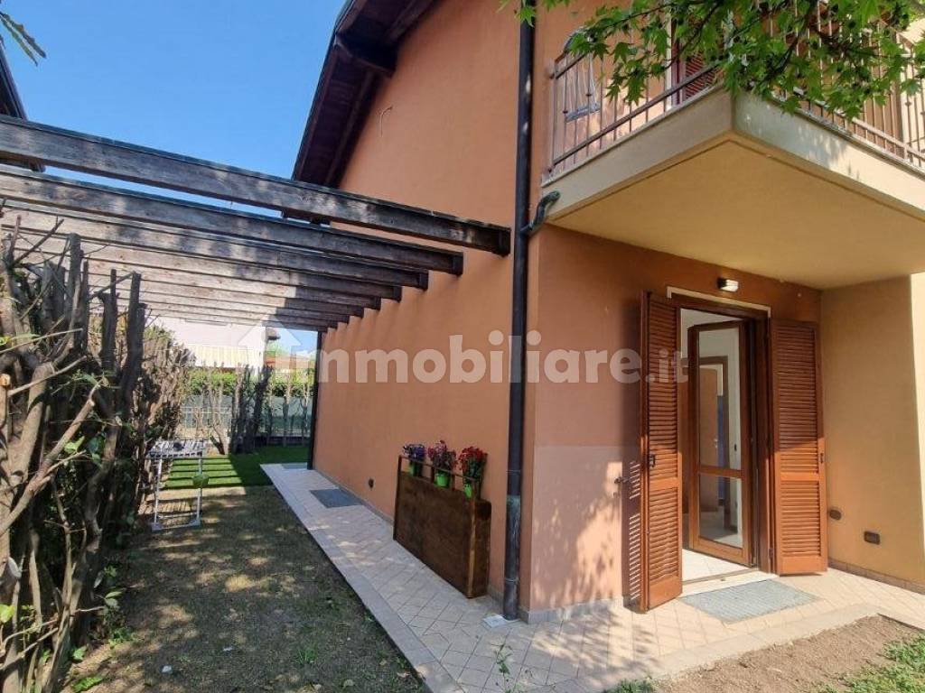 Vendita Villa bifamiliare in via Marziale Cerutti 84 Lonato del Garda. Ottimo stato, posto auto ...