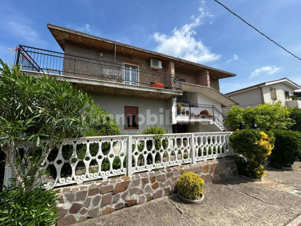 Vendita Appartamento Aprilia. Trilocale in via Taro. Da ristrutturare ...