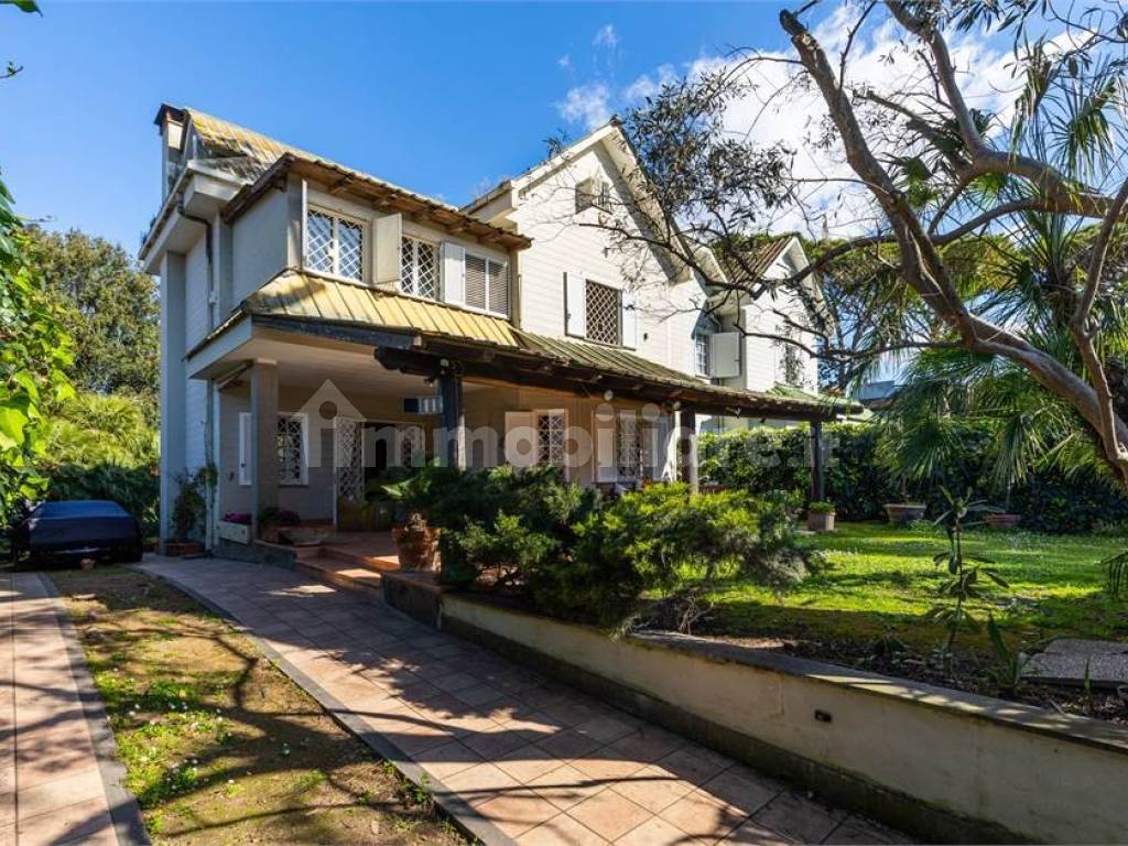 Sale Two-family villa in via Rodi Garganico Fiumicino. Good condition ...