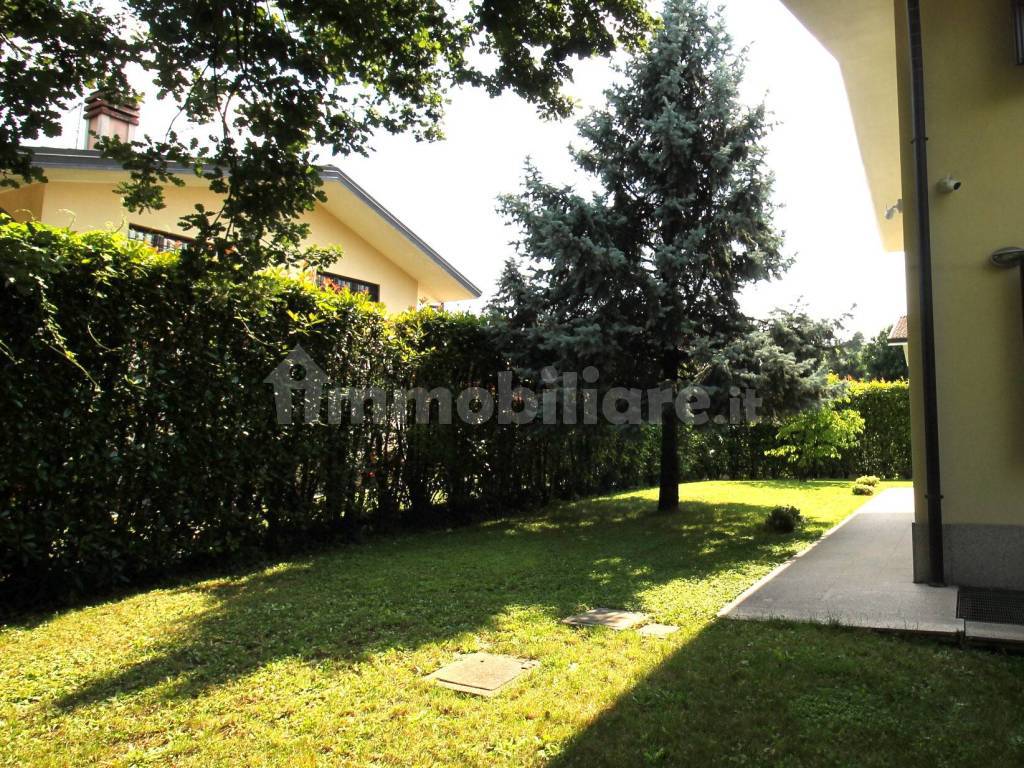 Sale Two-family villa in via Camillo Benso di Cavour 129 Cernusco sul ...