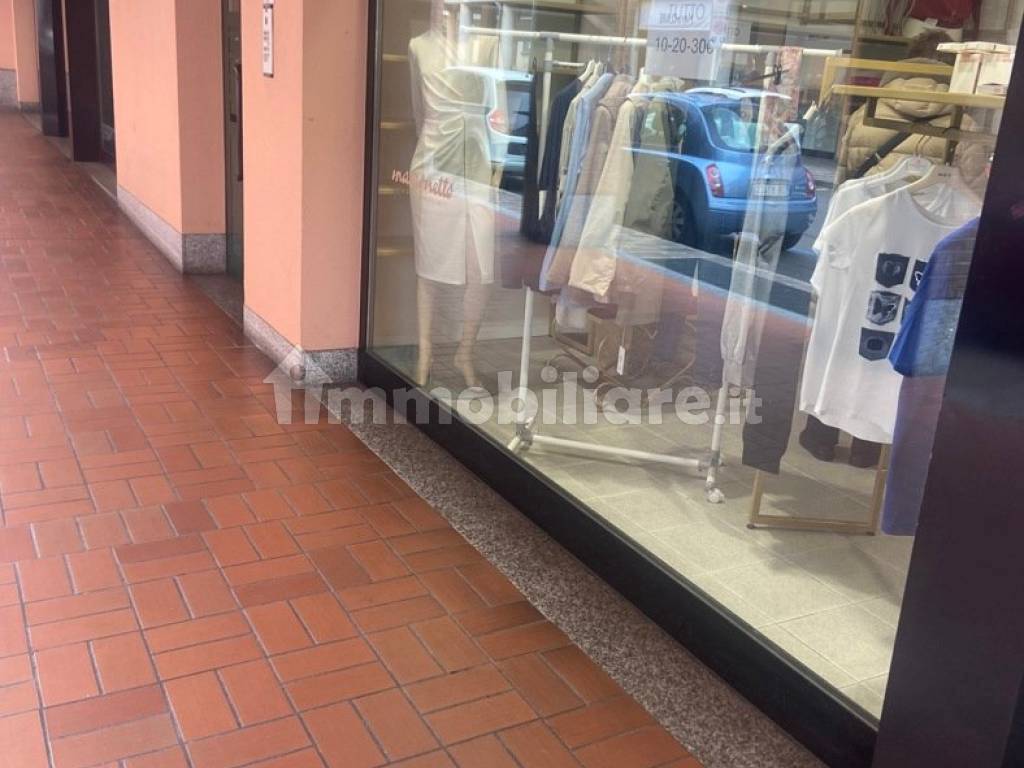 Locale commerciale via Madonna , 2C, Paderno Dugnano, Rif. 120378836 ...