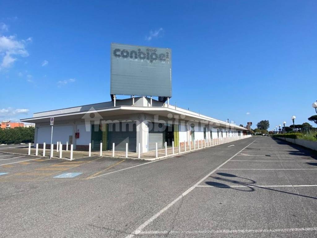 Locale commerciale via Pontina Nuova 200, Roma, Rif. 120387242 ...