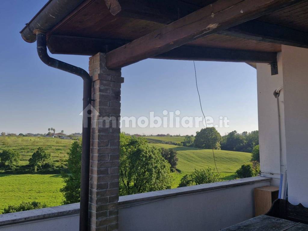 Vendita Villa bifamiliare in via Taro Aprilia. Buono stato, con ...