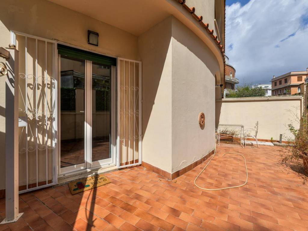 Vendita Appartamento Roma. Bilocale in via Archimede 67. Con terrazza ...