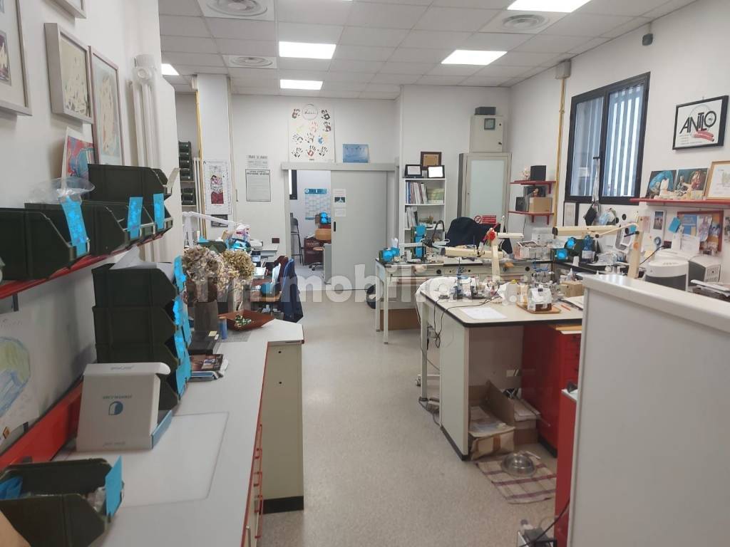 Laboratorio via Linate, Caldogno, Rif. 120421072 - Immobiliare.it