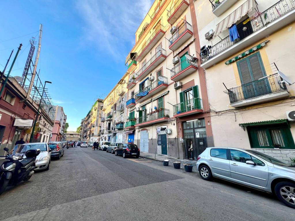 Vendita Appartamento Napoli. Trilocale in via Generale Francesco Pinto ...