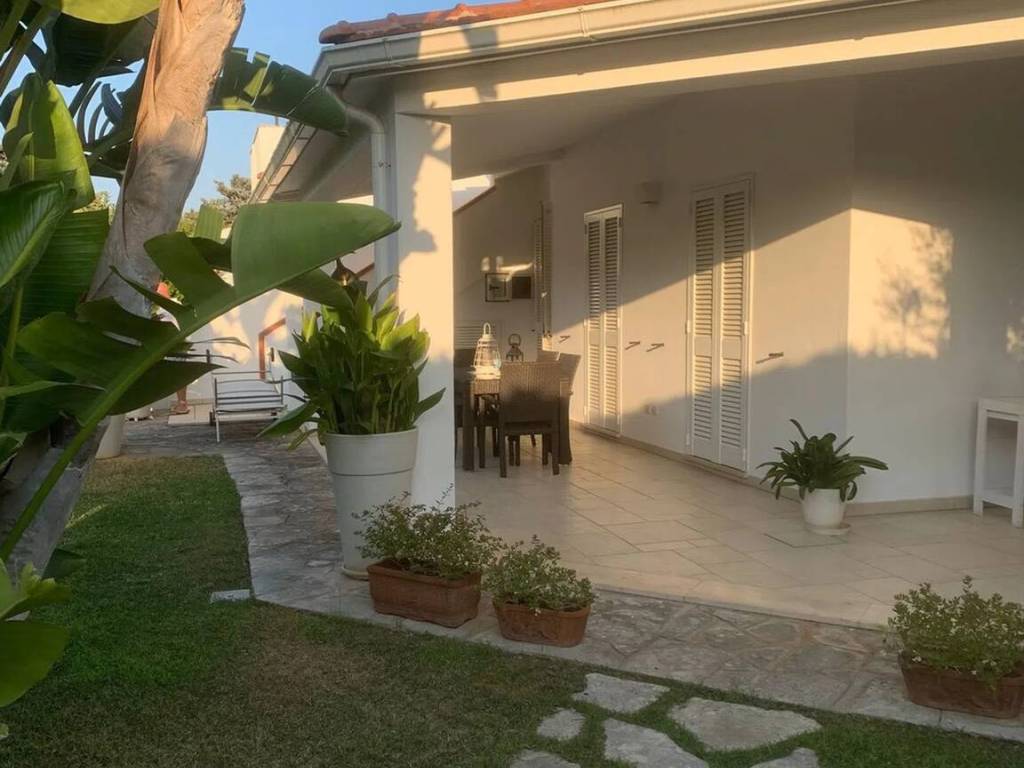 Vendita Villa unifamiliare in via Giulia San C. Ostuni. Buono stato, riscaldamento autonomo, 82 ...