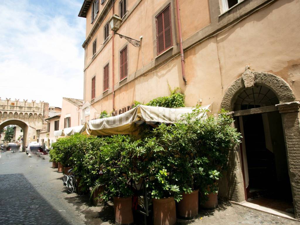 Vendita Attico in via Giuseppe Garibaldi Roma. Ottimo stato, con ...