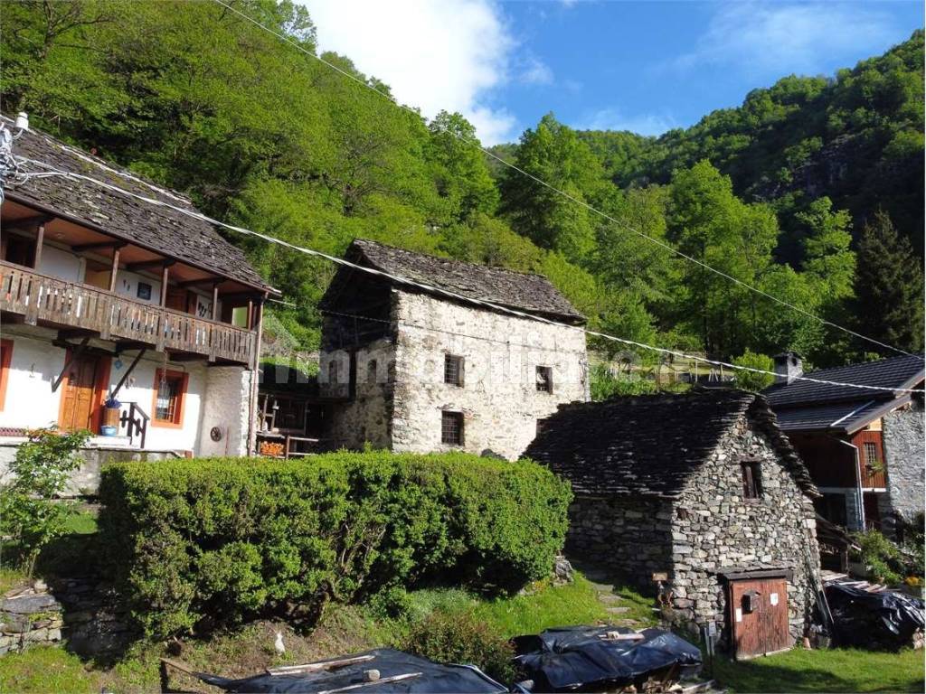 Vendita Rustico in Località Crotto, snc Calasca-Castiglione. Da ...