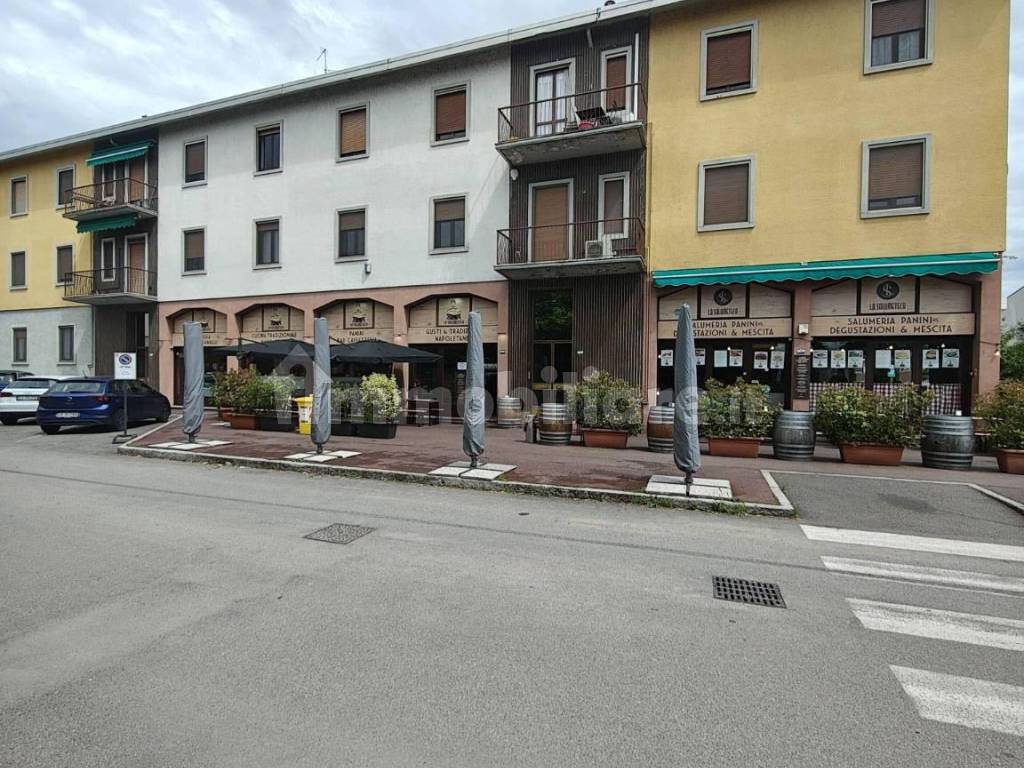 Rent Apartment Pavia. 3-room flat in piazzale Tevere 11. Good condition ...