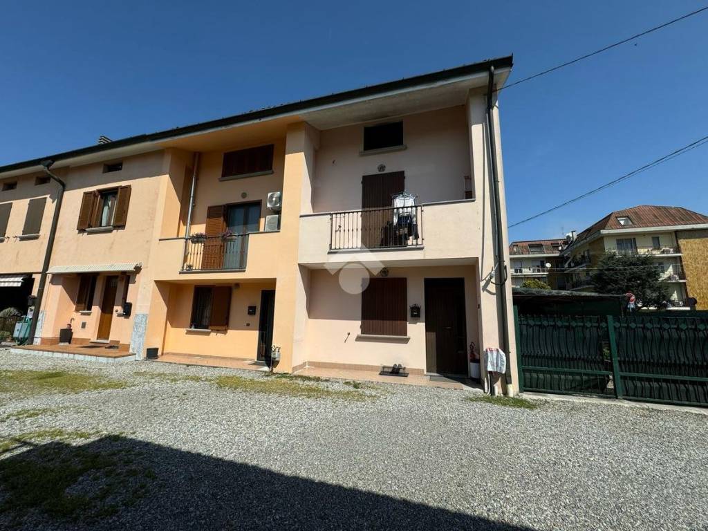 Vendita Terratetto unifamiliare in centro via Papa Giovanni XXIII 4 Vailate. Buono stato, posto ...