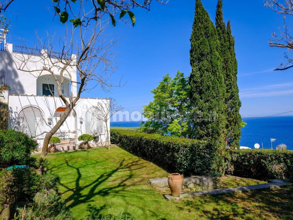 Vendita Appartamento in villa in Strada Provinciale Marina Grande di ...
