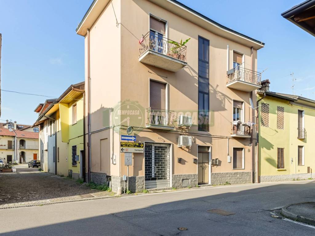 Vendita Appartamento Roncello. Bilocale in via Roma 8. Buono stato, su ...