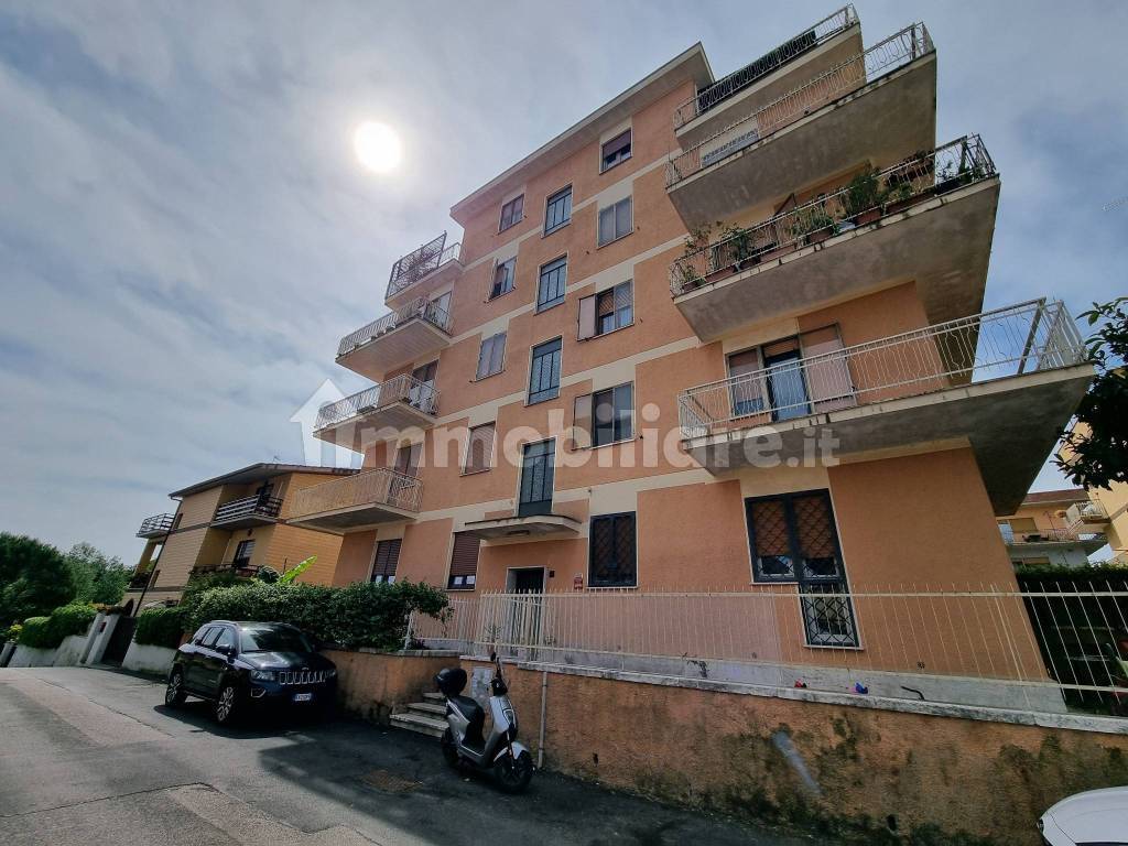 Vendita Appartamento Roma. Trilocale in via Agostino Scali. Da ...