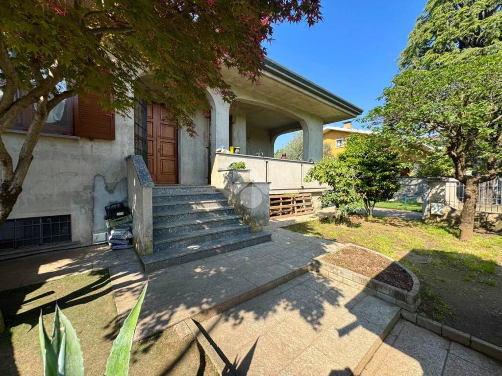 Vendita Villa unifamiliare in via Ravello 1 Rescaldina. Buono stato ...