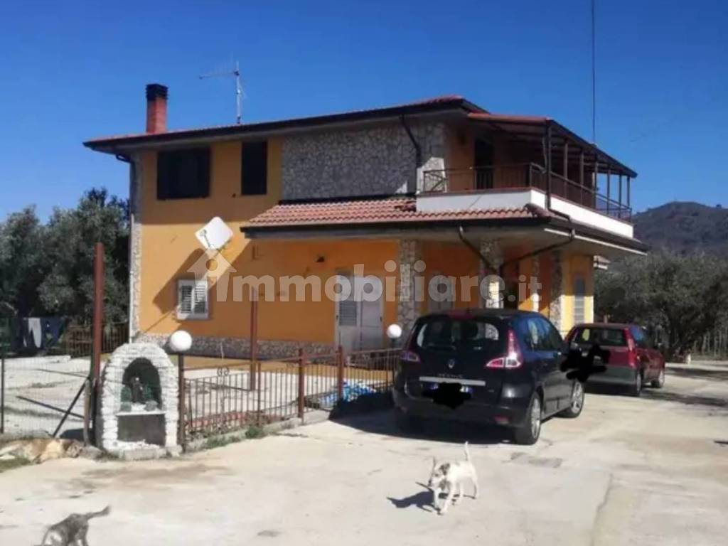 Vendita Villa unifamiliare in via Colombo Giorla Petrizzi. Buono stato ...