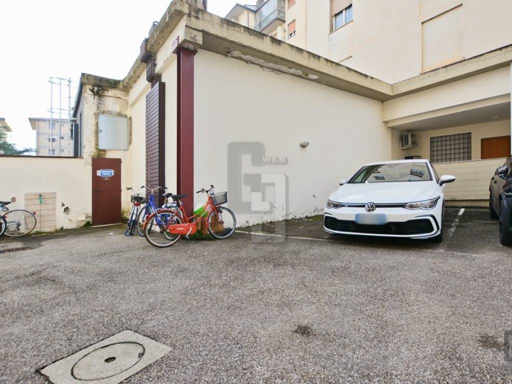 Car - bike parking via Reginaldo Giuliani, Florence, Ref. 120567926 ...