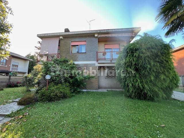 Vendita Villa unifamiliare in via Giotto 9 Rescaldina. Buono stato ...