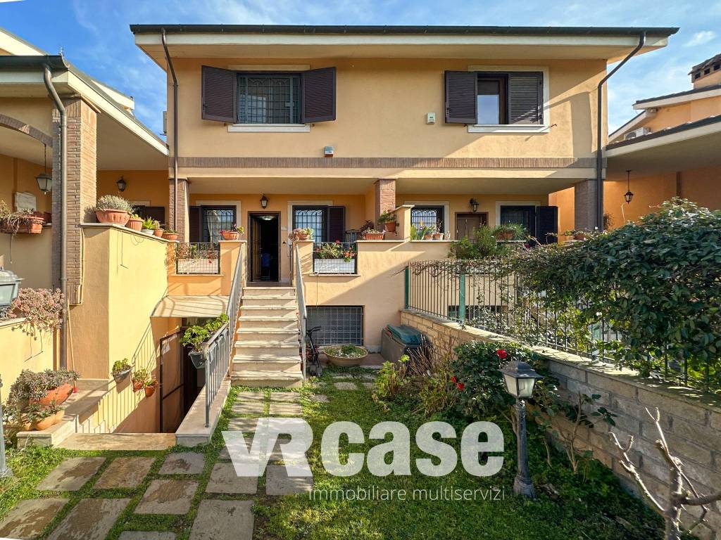 Vendita Villa a schiera in via Bernardino Alimena 30G Roma. Buono stato ...