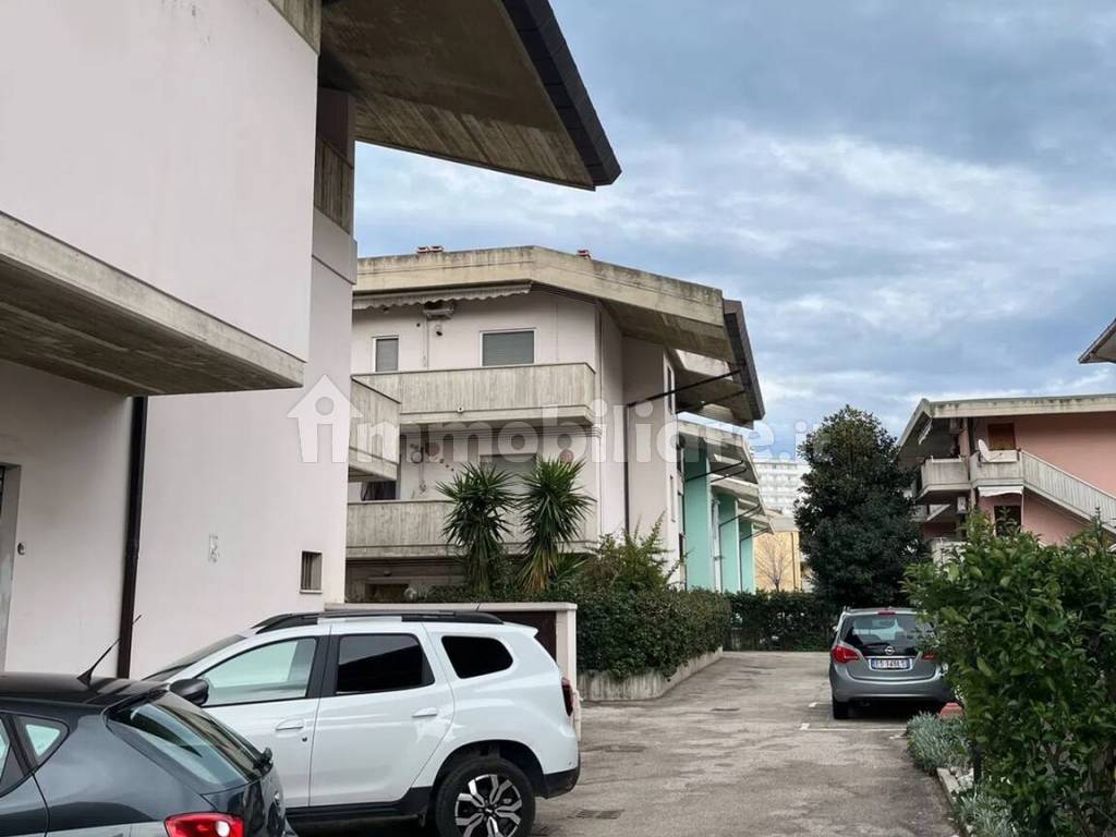 Vendita Appartamento in Strada Statale Adriatica. Silvi. Buono stato ...