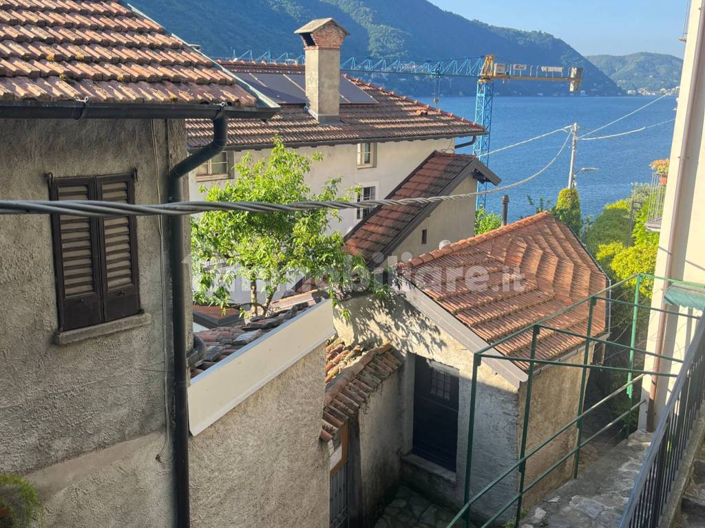 Vendita Appartamento Moltrasio. Monolocale in via Regina. Ottimo stato ...