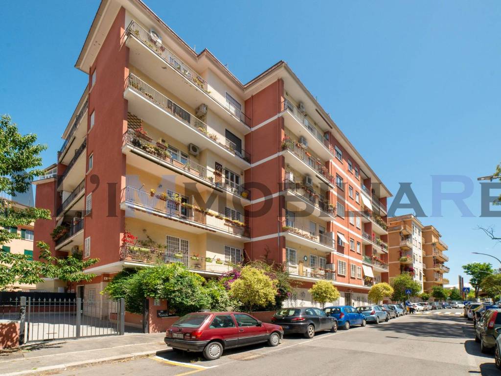 Vendita Attico in via Fabiola Roma. Da ristrutturare, con terrazza, rif ...