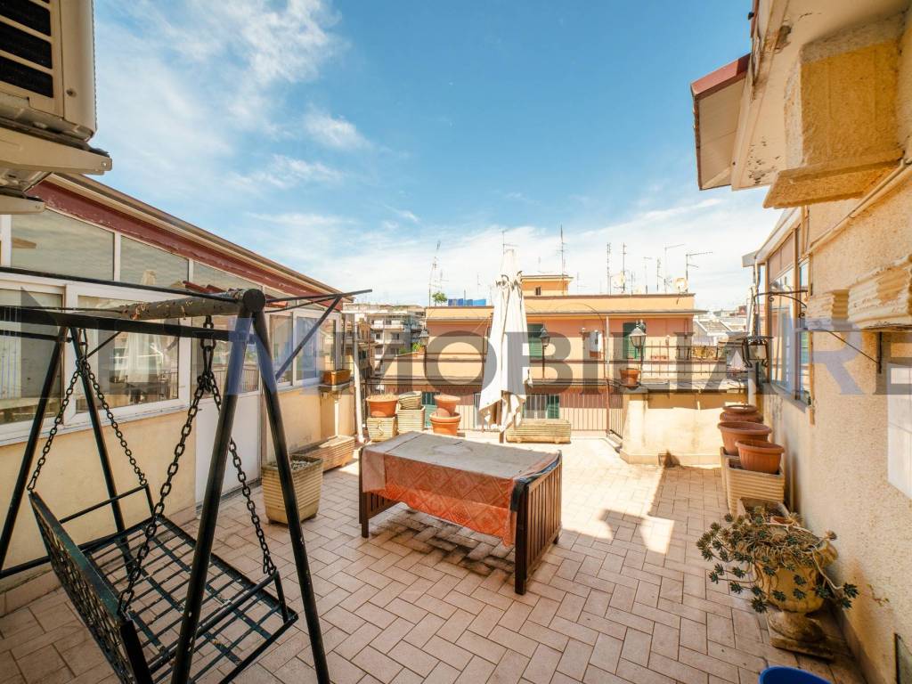 Vendita Attico in via Fabiola Roma. Da ristrutturare, con terrazza, rif ...