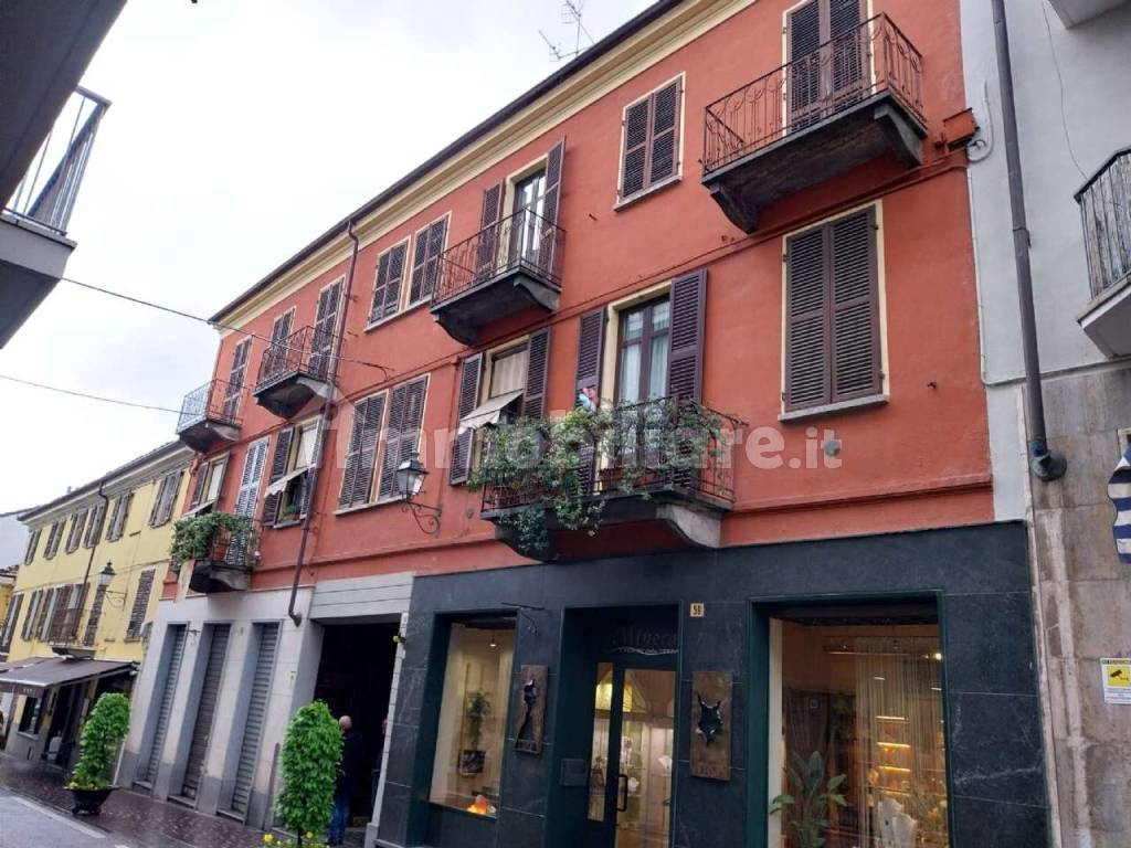 Vendita Appartamento Bra. Trilocale in via Pollenzo. Da ristrutturare ...