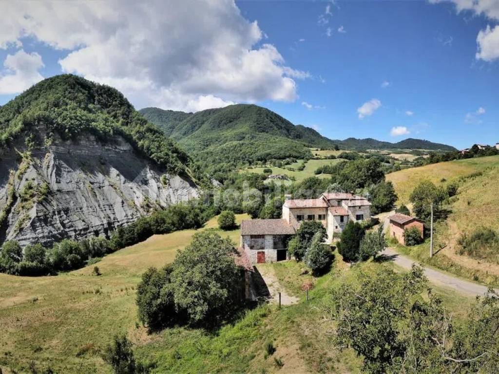 Vendita Rustico in via Corgnolo Castel d'Aiano. Da ristrutturare, 459 ...
